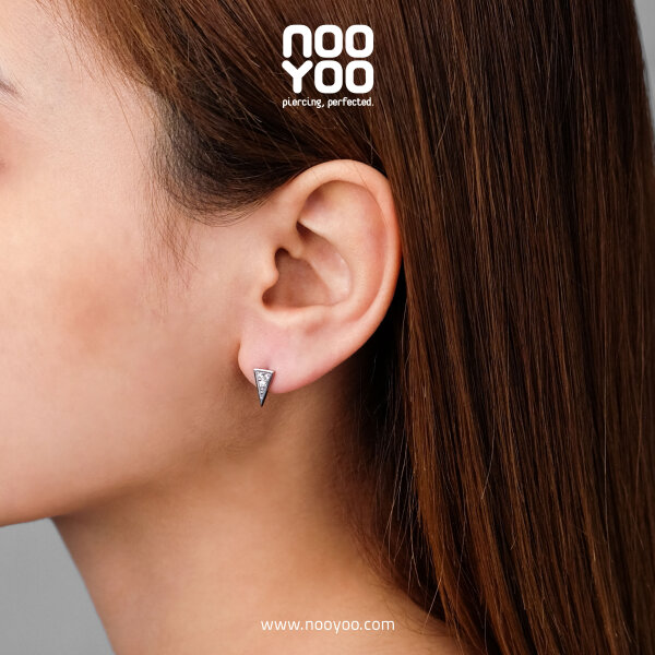 (31186) ต่างหู Triangle with Crystal Surgical Steel - NooYoo