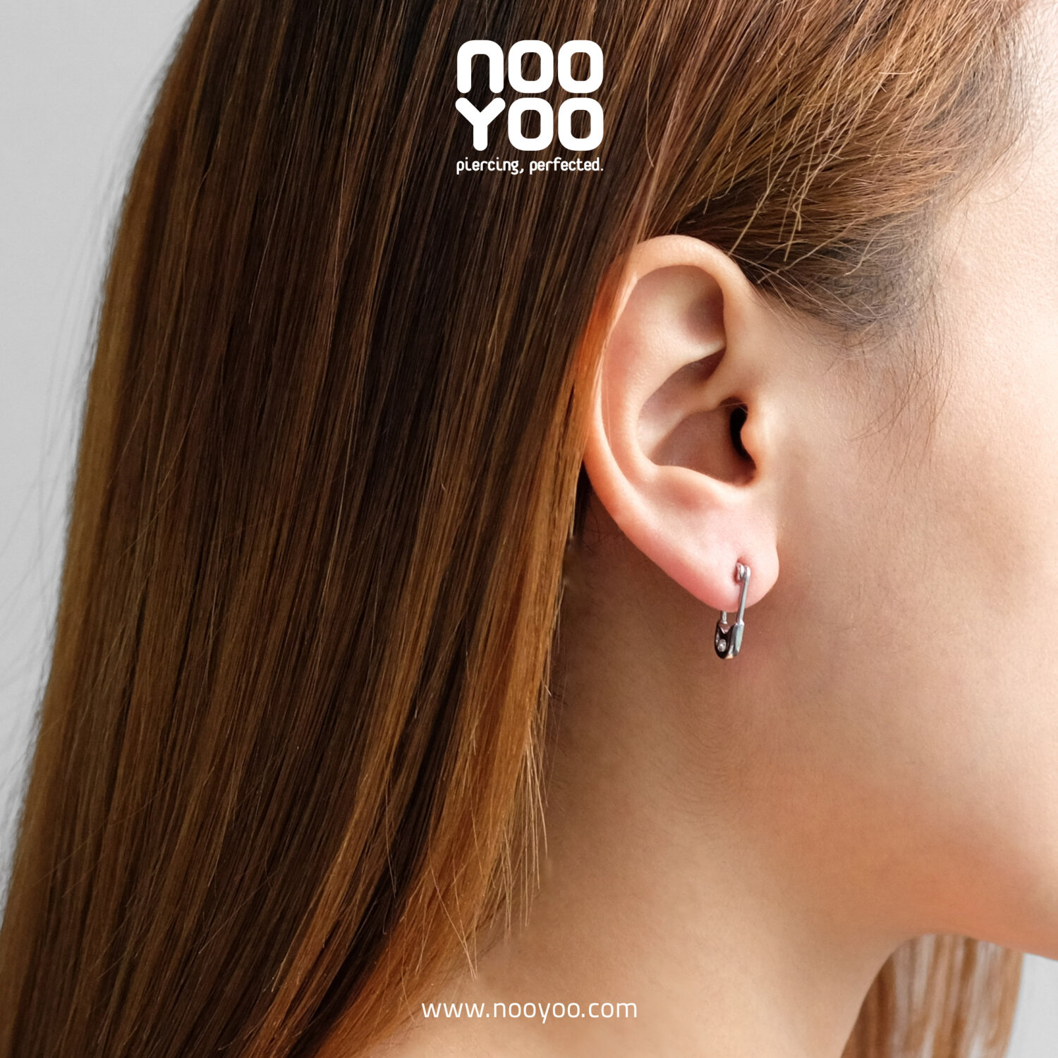 (31172) ต่างหู TINY SAFETY PIN Crystal - NooYoo