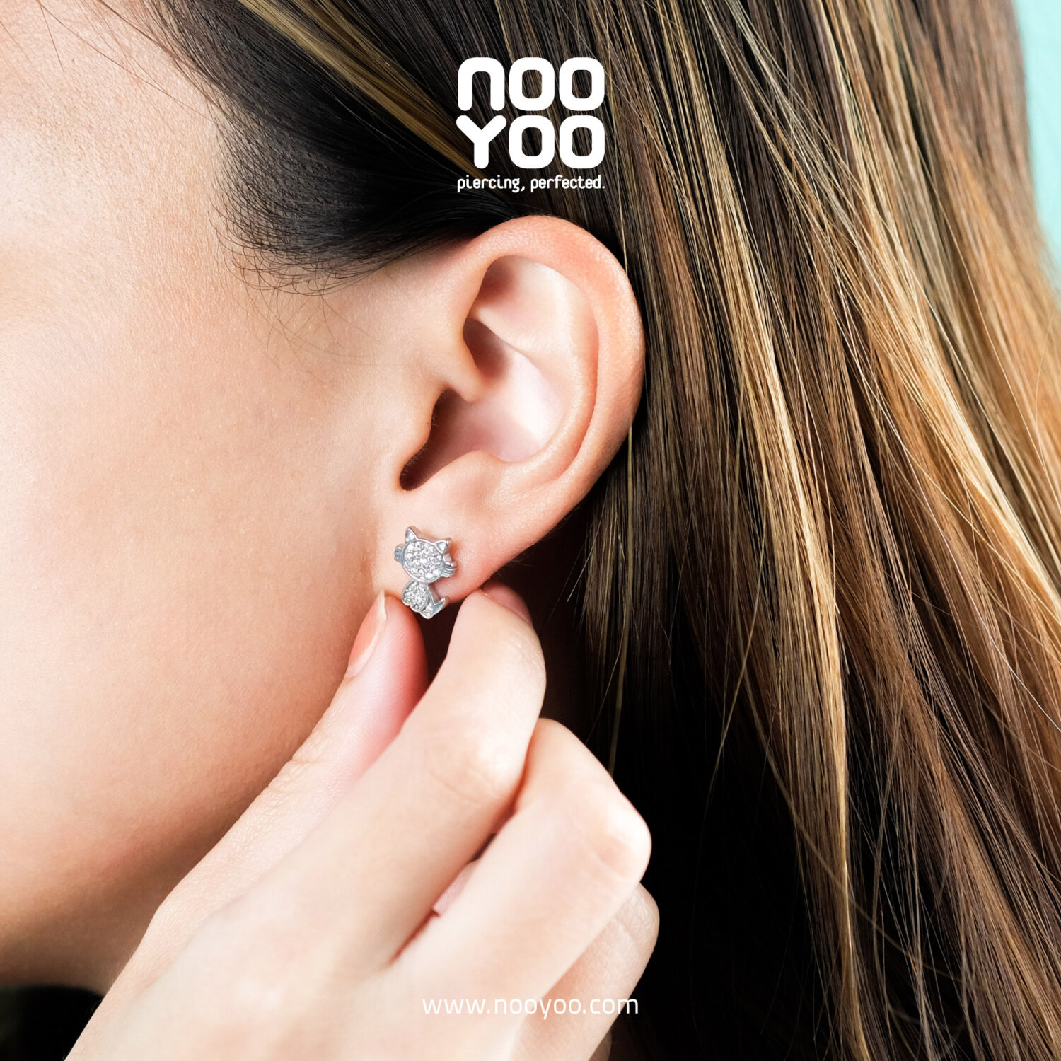 (31364) ต่างหู Little Kitten with Crystal Surgical Steel - NooYoo