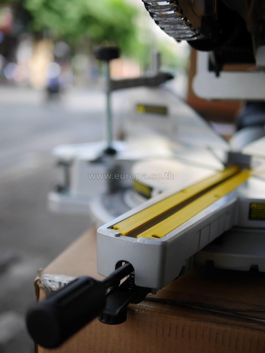 STANLEY SM18-B1 แท่นเลื่อยตัดองศาสไลด์ 10 นิ้ว (1800 วัตต์) - EUROPA.co.th