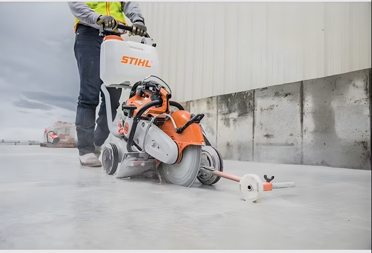 STIHL TS420 เครื่องตัดคอนกรีตชนิดมือถือ 14 นิ้ว (เครื่องยนต์เบนซิน 2 ...