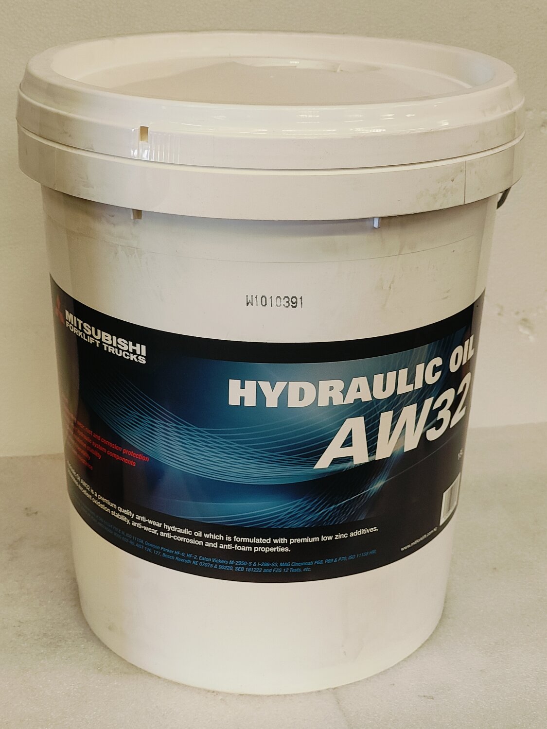 น้ำมันไฮดรอลิกส์ AW32 ขนาด 18 ลิตร (แท้) (A9900-23000) - umwsiam-store