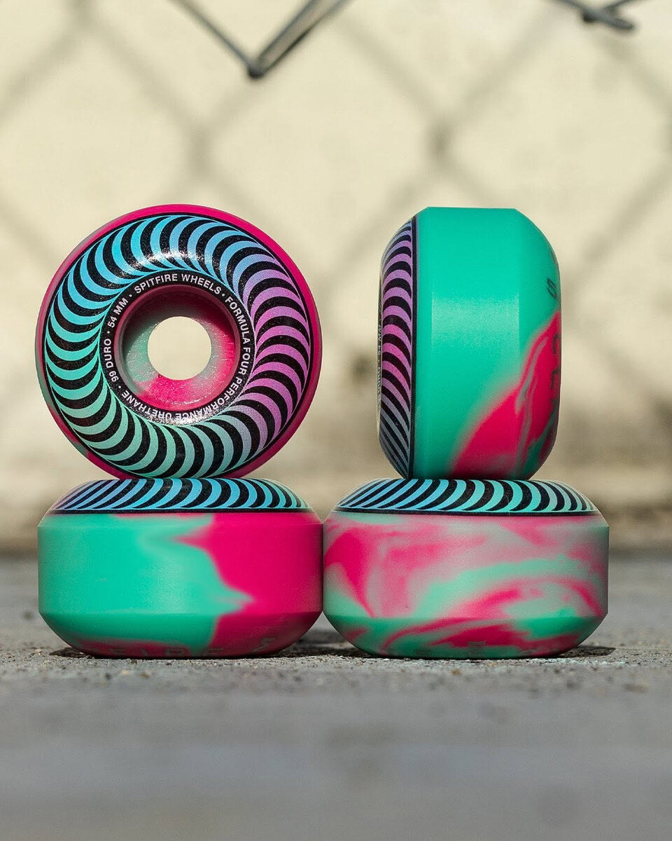 SPITFIRE 54mm : Spitfire F4 99 Classic Pink / Teal 54mm - StreetBOX